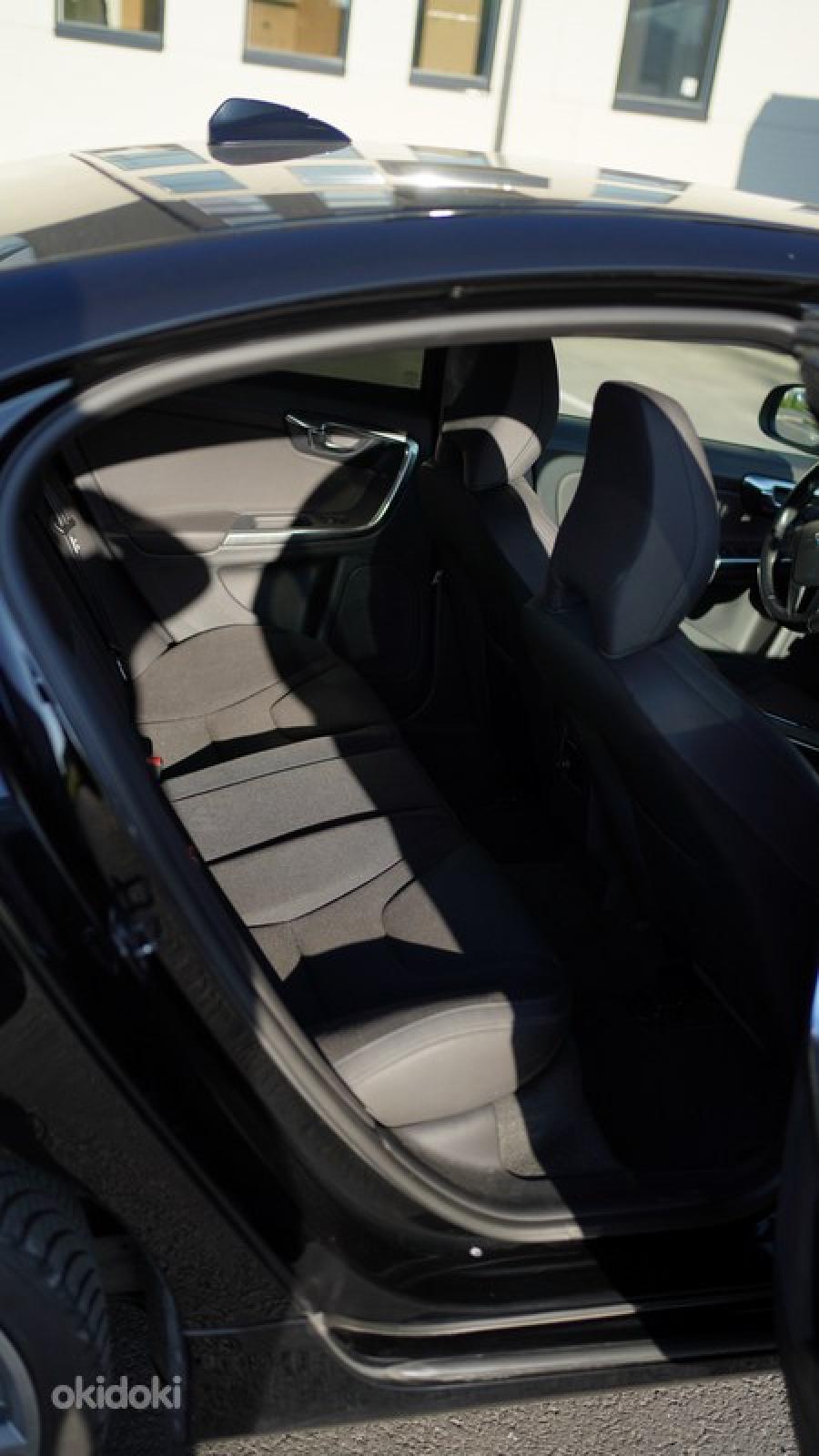 Black Volvo S60 2011 in Tallinn, with an engine capacity of 2.40 L and mileage of 193 thousand km for 9200 €, photo 12 on AUTOMOTO.COM.LV