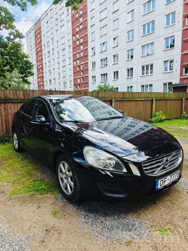 Melns Volvo S60 2011 Rīga, ar dzinēja tilpumu 2.00 L un nobraukumu 315 tūkst. km par 4600 €, foto 1 vietnē AUTOMOTO.COM.LV