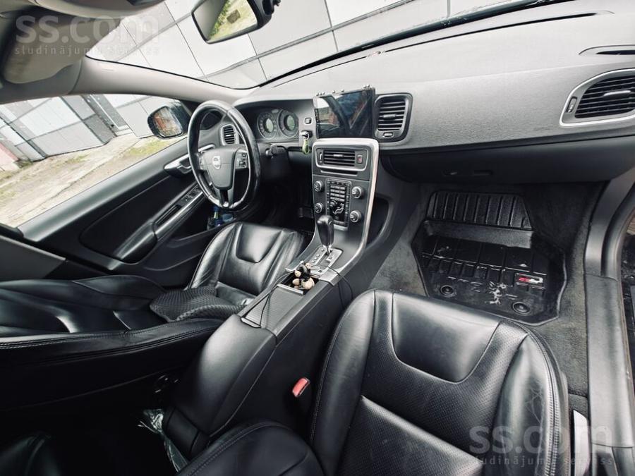Melns Volvo S60 2011 Rīga, ar dzinēja tilpumu 2.00 L un nobraukumu 315 tūkst. km par 4600 €, foto 10 vietnē AUTOMOTO.COM.LV