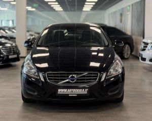 Black Volvo S60 2011 in Klaipeda, with an engine capacity of 1.98 L and mileage of 345 thousand km for 5950 €, photo 3 on AUTOMOTO.COM.LV
