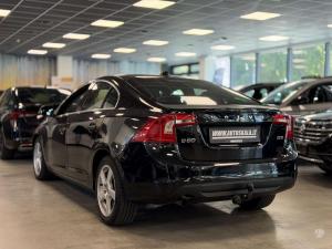 Black Volvo S60 2011 in Klaipeda, with an engine capacity of 1.98 L and mileage of 345 thousand km for 5950 €, photo 8 on AUTOMOTO.COM.LV