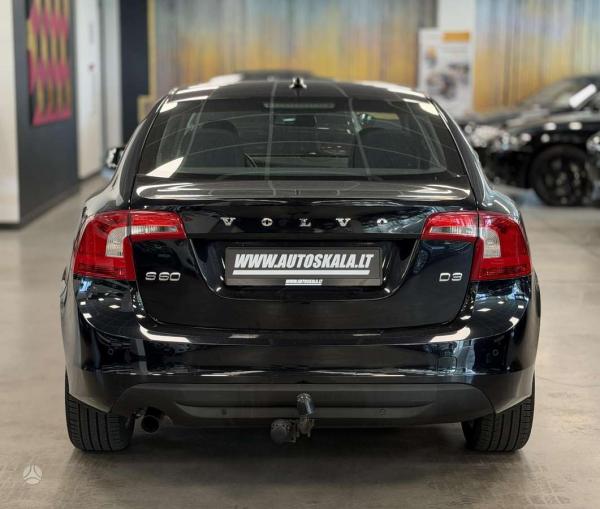Black Volvo S60 2011 in Klaipeda, with an engine capacity of 1.98 L and mileage of 345 thousand km for 5950 €, photo 8 on AUTOMOTO.COM.LV