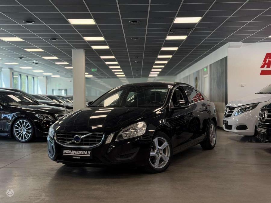 Black Volvo S60 2011 in Klaipeda, with an engine capacity of 1.98 L and mileage of 345 thousand km for 5950 €, photo 10 on AUTOMOTO.COM.LV