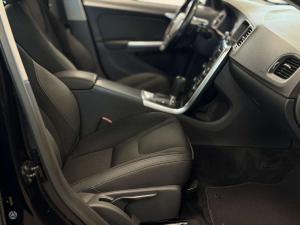 Black Volvo S60 2011 in Klaipeda, with an engine capacity of 1.98 L and mileage of 345 thousand km for 5950 €, photo 13 on AUTOMOTO.COM.LV