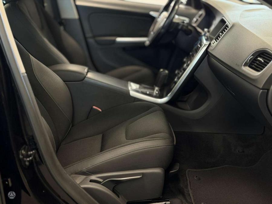 Black Volvo S60 2011 in Klaipeda, with an engine capacity of 1.98 L and mileage of 345 thousand km for 5950 €, photo 13 on AUTOMOTO.COM.LV