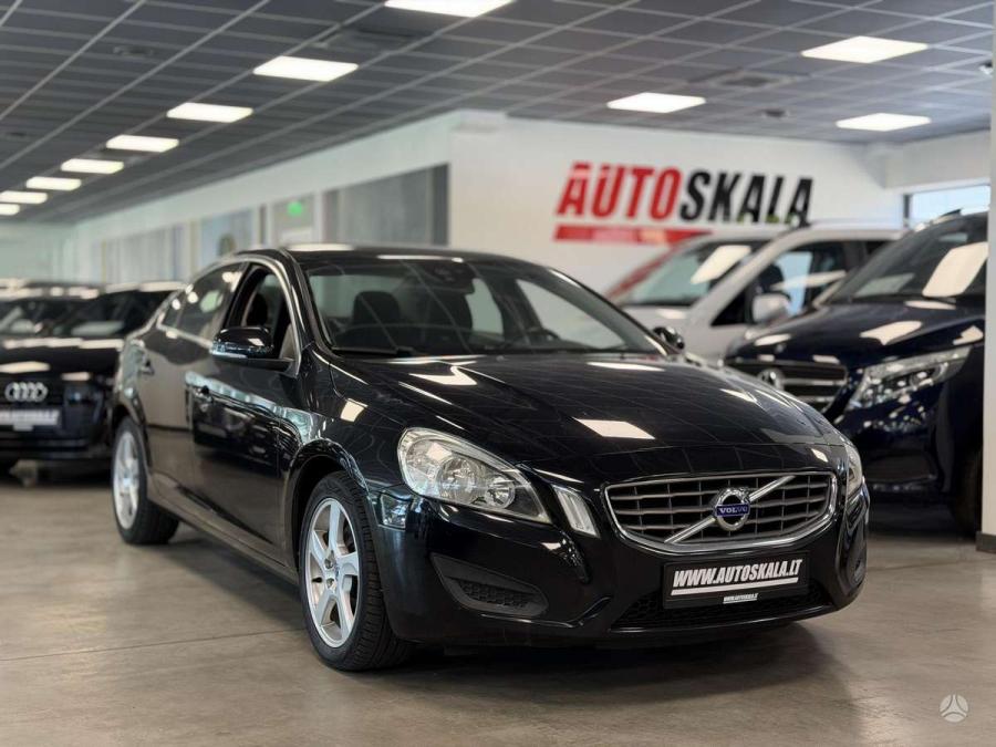 Black Volvo S60 2011 in Klaipeda, with an engine capacity of 1.98 L and mileage of 345 thousand km for 5950 €, photo 17 on AUTOMOTO.COM.LV