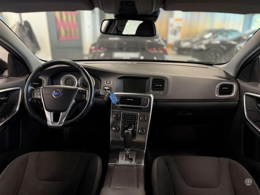 Black Volvo S60 2011 in Klaipeda, with an engine capacity of 1.98 L and mileage of 345 thousand km for 5950 €, photo 20 on AUTOMOTO.COM.LV