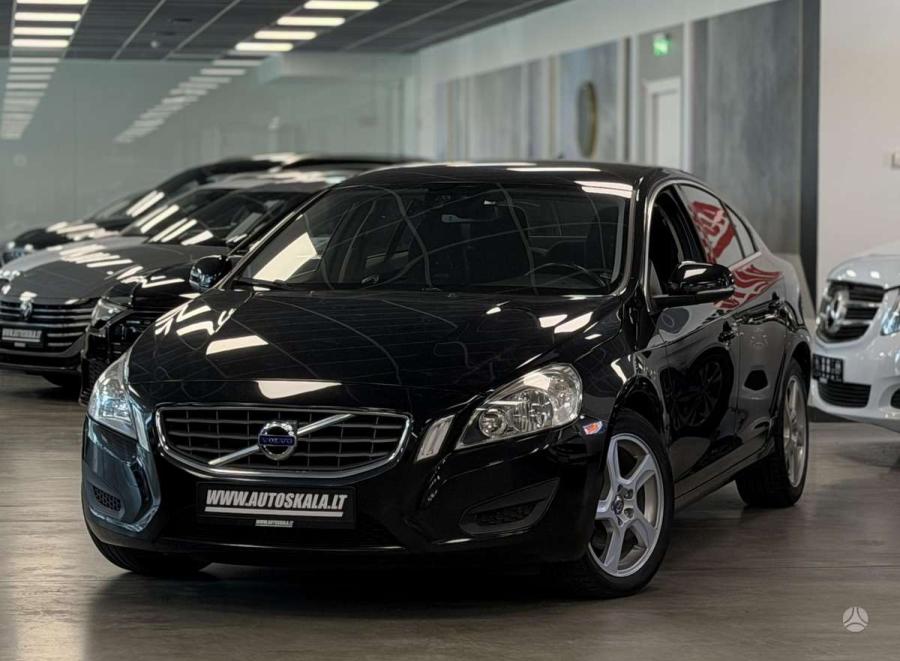 Black Volvo S60 2011 in Klaipeda, with an engine capacity of 1.98 L and mileage of 345 thousand km for 5950 €, photo 22 on AUTOMOTO.COM.LV