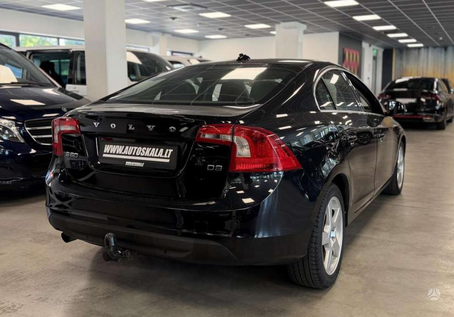 Black Volvo S60 2011 in Klaipeda, with an engine capacity of 1.98 L and mileage of 345 thousand km for 5950 €, photo 24 on AUTOMOTO.COM.LV