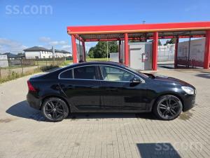 Melns Volvo S60 2011 Rīga, ar dzinēja tilpumu 2.00 L un nobraukumu 198 tūkst. km par 5800 €, foto 4 vietnē AUTOMOTO.COM.LV
