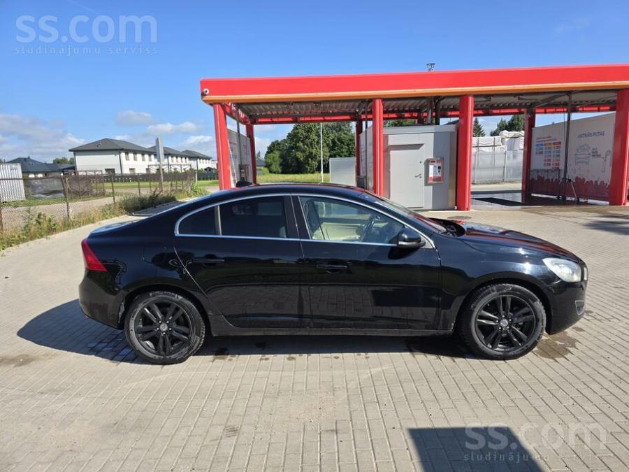 Melns Volvo S60 2011 Rīga, ar dzinēja tilpumu 2.00 L un nobraukumu 198 tūkst. km par 5800 €, foto 4 vietnē AUTOMOTO.COM.LV