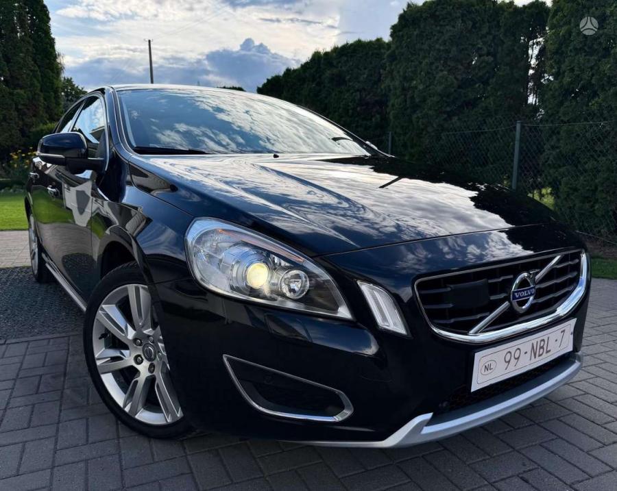 Black Volvo S60 2011 in Kaunas, with an engine capacity of 2.40 L and mileage of 289 thousand km for 6950 €, photo 3 on AUTOMOTO.COM.LV