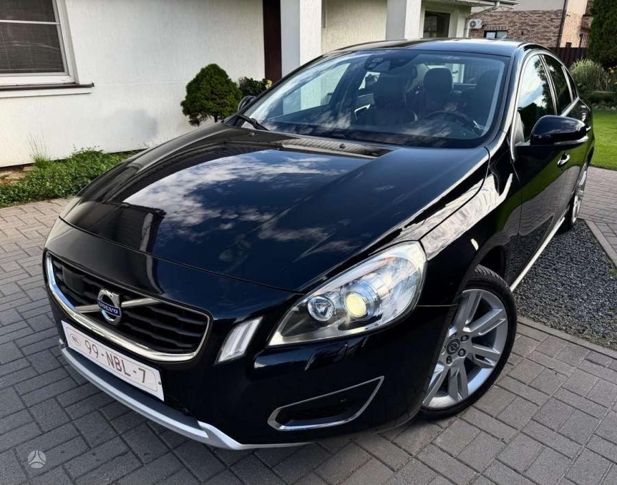 Black Volvo S60 2011 in Kaunas, with an engine capacity of 2.40 L and mileage of 289 thousand km for 6950 €, photo 5 on AUTOMOTO.COM.LV