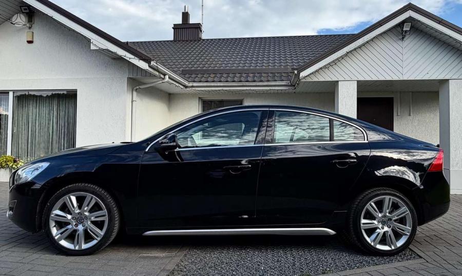 Black Volvo S60 2011 in Kaunas, with an engine capacity of 2.40 L and mileage of 289 thousand km for 6950 €, photo 6 on AUTOMOTO.COM.LV