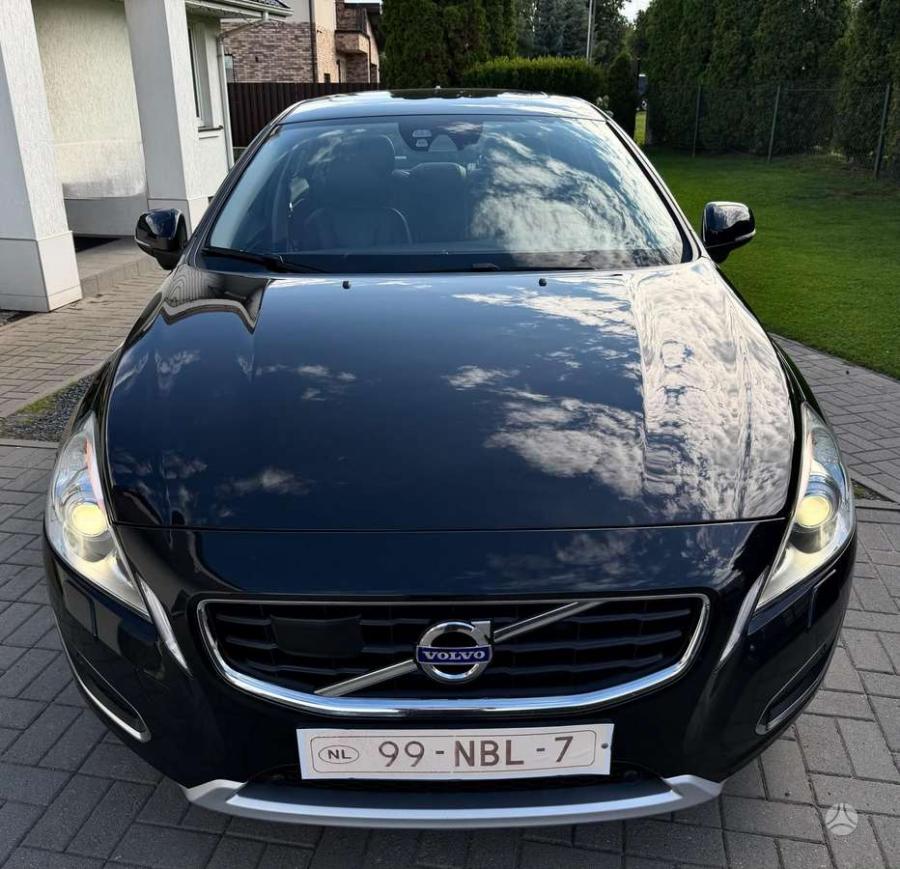 Black Volvo S60 2011 in Kaunas, with an engine capacity of 2.40 L and mileage of 289 thousand km for 6950 €, photo 8 on AUTOMOTO.COM.LV