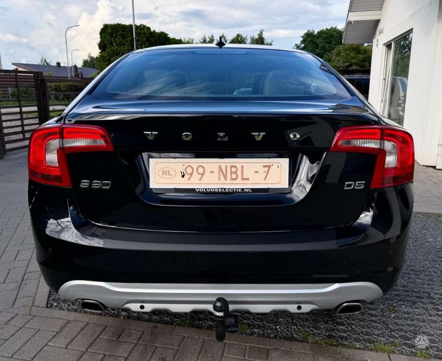 Black Volvo S60 2011 in Kaunas, with an engine capacity of 2.40 L and mileage of 289 thousand km for 6950 €, photo 10 on AUTOMOTO.COM.LV