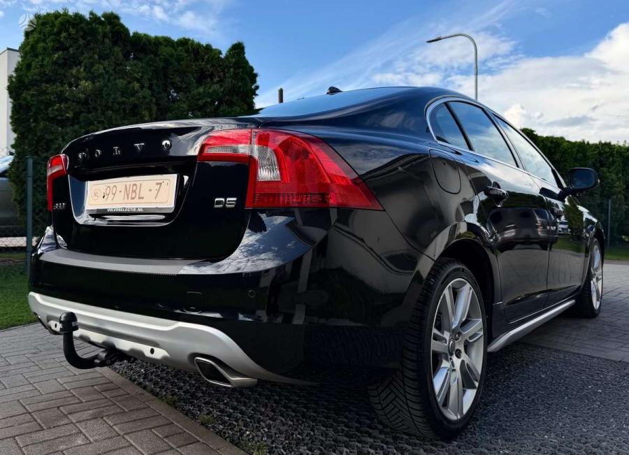 Black Volvo S60 2011 in Kaunas, with an engine capacity of 2.40 L and mileage of 289 thousand km for 6950 €, photo 14 on AUTOMOTO.COM.LV