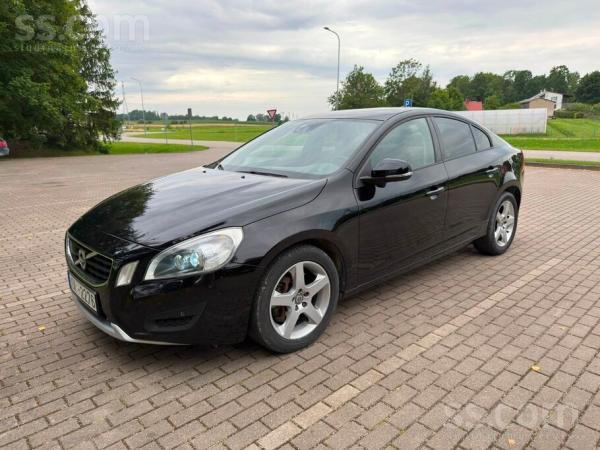 Melns Volvo S60 2011 Tukums, ar dzinēja tilpumu 2.40 L un nobraukumu 301 tūkst. km par 6200 €, foto 3 vietnē AUTOMOTO.COM.LV