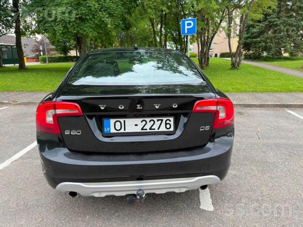 Melns Volvo S60 2011 Tukums, ar dzinēja tilpumu 2.40 L un nobraukumu 301 tūkst. km par 6200 €, foto 4 vietnē AUTOMOTO.COM.LV