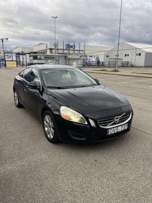 Melns Volvo S60 2011 Viļņa, ar dzinēja tilpumu 2.95 L un nobraukumu 209 tūkst. km par 4500 €, foto  vietnē AUTOMOTO.COM.LV