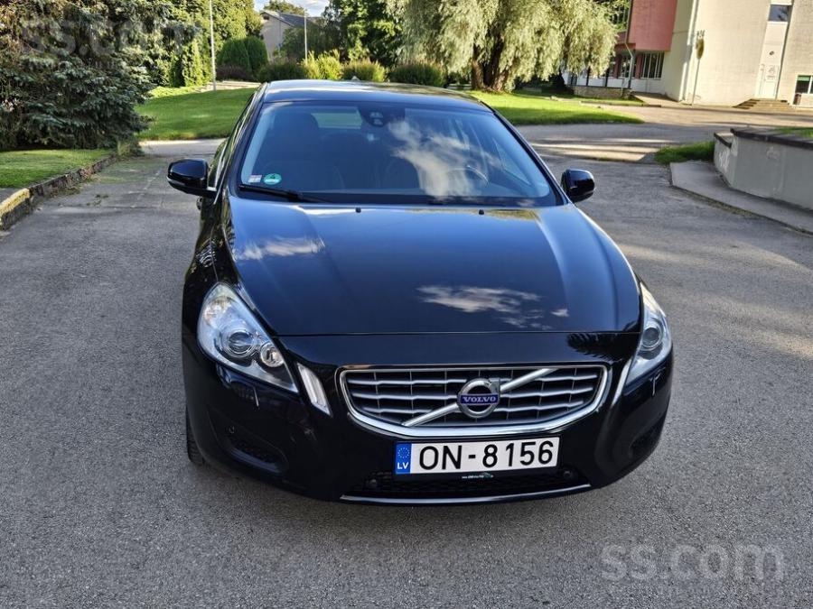 Black Volvo S60 2011 in Jekabpils, with an engine capacity of 2.00 L and mileage of 264 thousand km for 6490 €, photo 4 on AUTOMOTO.COM.LV