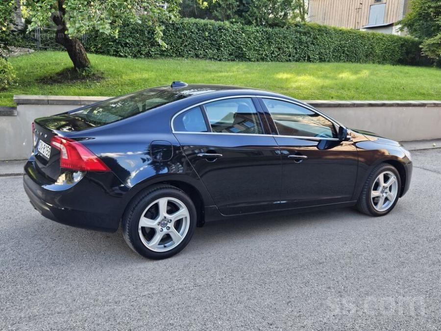 Black Volvo S60 2011 in Jekabpils, with an engine capacity of 2.00 L and mileage of 264 thousand km for 6490 €, photo 7 on AUTOMOTO.COM.LV