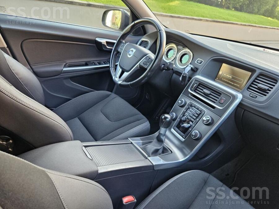 Black Volvo S60 2011 in Jekabpils, with an engine capacity of 2.00 L and mileage of 264 thousand km for 6490 €, photo 19 on AUTOMOTO.COM.LV