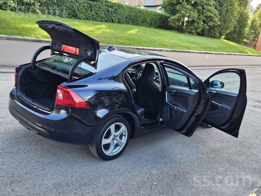 Black Volvo S60 2011 in Jekabpils, with an engine capacity of 2.00 L and mileage of 264 thousand km for 6490 €, photo 20 on AUTOMOTO.COM.LV