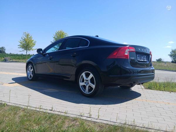 Black Volvo S60 2011 in Marijampole, with an engine capacity of 1.98 L and mileage of 224 thousand km for 5850 €, photo 2 on AUTOMOTO.COM.LV