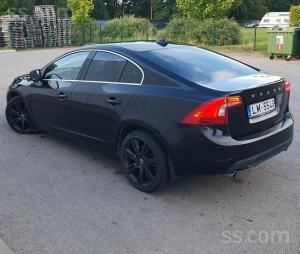 Melns Volvo S60 2011 Jelgava, ar dzinēja tilpumu 2.40 L un nobraukumu 416 tūkst. km par 3750 €, foto 3 vietnē AUTOMOTO.COM.LV