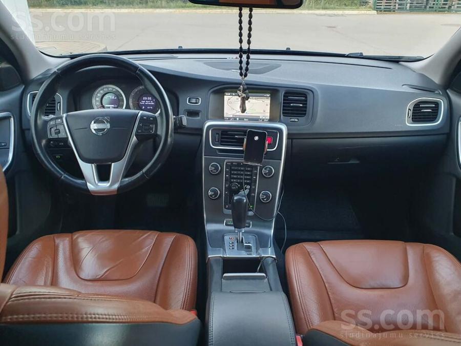 Melns Volvo S60 2011 Jelgava, ar dzinēja tilpumu 2.40 L un nobraukumu 416 tūkst. km par 3750 €, foto 10 vietnē AUTOMOTO.COM.LV