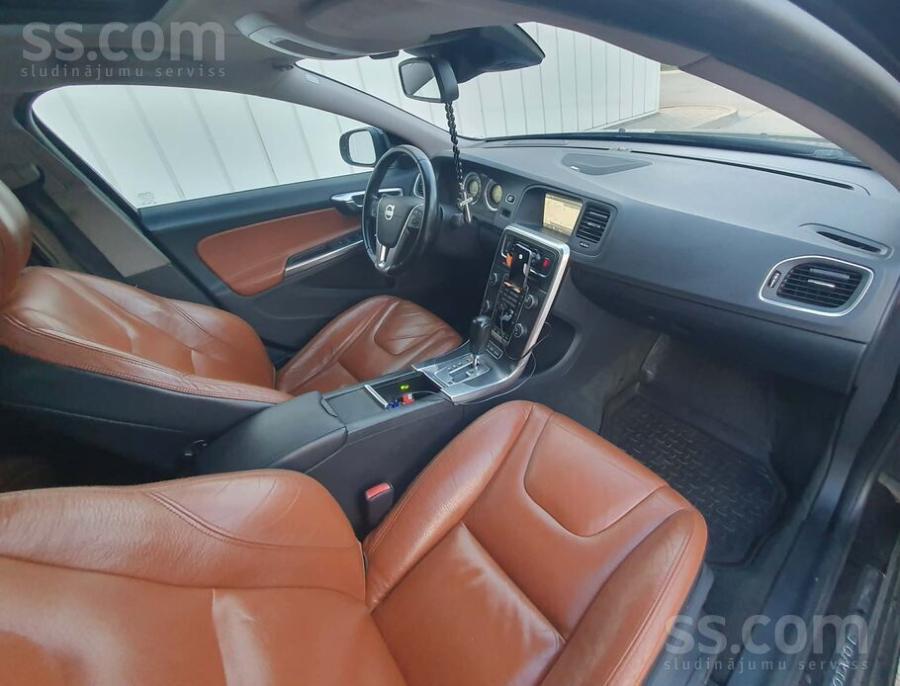 Melns Volvo S60 2011 Jelgava, ar dzinēja tilpumu 2.40 L un nobraukumu 416 tūkst. km par 3750 €, foto 11 vietnē AUTOMOTO.COM.LV
