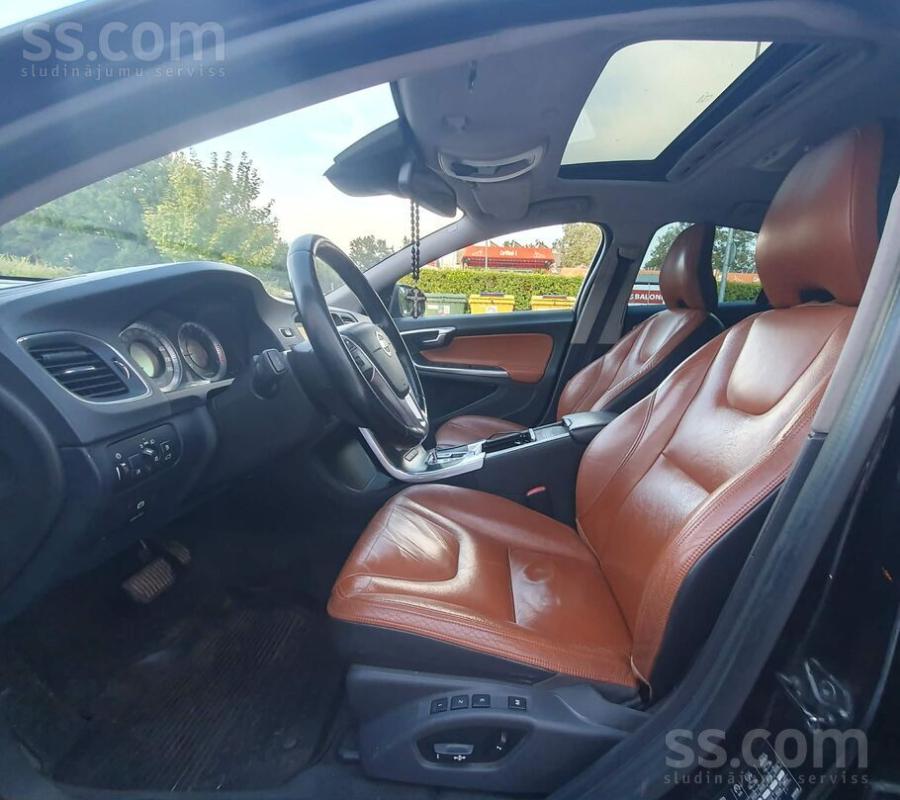 Melns Volvo S60 2011 Jelgava, ar dzinēja tilpumu 2.40 L un nobraukumu 416 tūkst. km par 3750 €, foto 14 vietnē AUTOMOTO.COM.LV