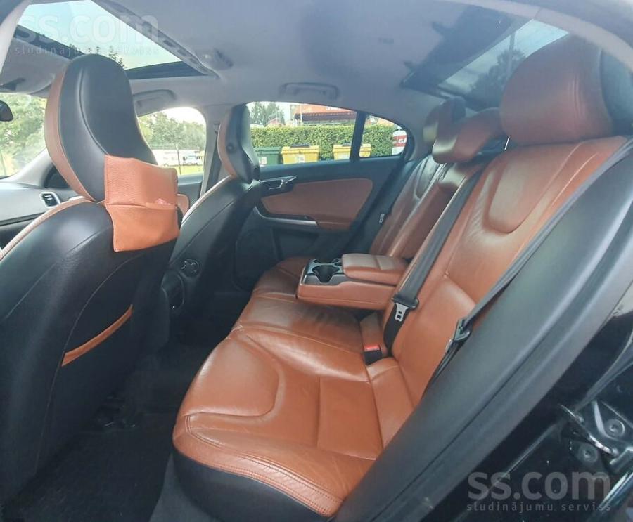 Melns Volvo S60 2011 Jelgava, ar dzinēja tilpumu 2.40 L un nobraukumu 416 tūkst. km par 3750 €, foto 16 vietnē AUTOMOTO.COM.LV
