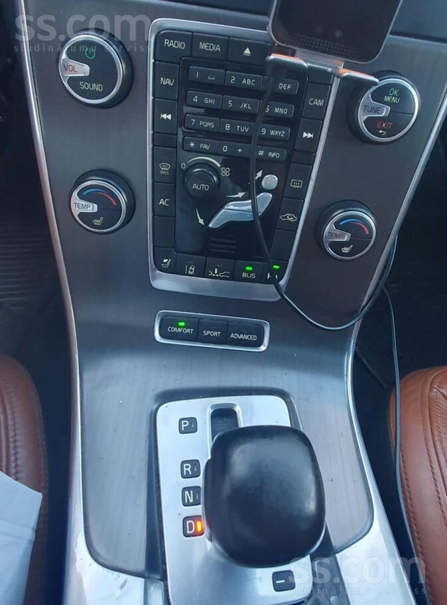 Melns Volvo S60 2011 Jelgava, ar dzinēja tilpumu 2.40 L un nobraukumu 416 tūkst. km par 3750 €, foto 19 vietnē AUTOMOTO.COM.LV