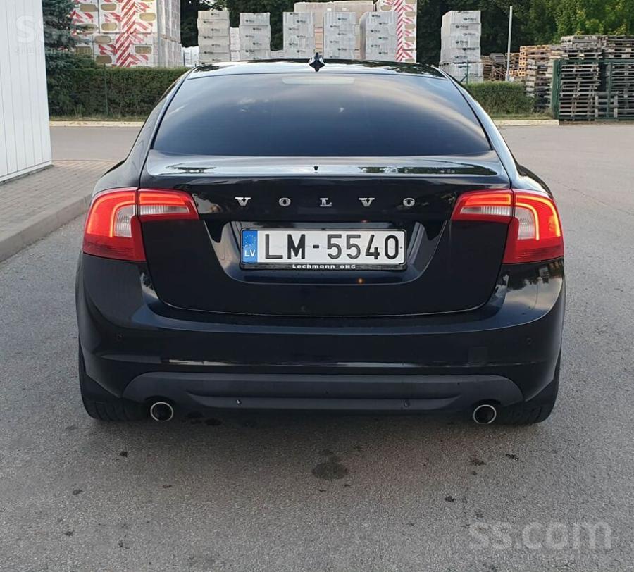 Melns Volvo S60 2011 Jelgava, ar dzinēja tilpumu 2.40 L un nobraukumu 416 tūkst. km par 3650 €, foto 10 vietnē AUTOMOTO.COM.LV