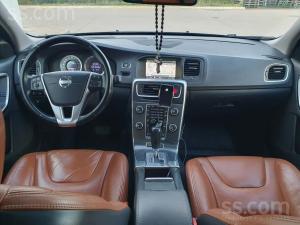 Melns Volvo S60 2011 Jelgava, ar dzinēja tilpumu 2.40 L un nobraukumu 416 tūkst. km par 3650 €, foto 11 vietnē AUTOMOTO.COM.LV