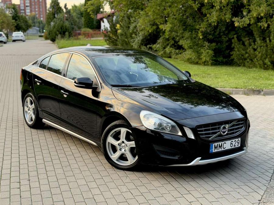 Black Volvo S60 2011 in Vilnius, with an engine capacity of 2.00 L and mileage of 296 thousand km for 5500 €, photo 1 on AUTOMOTO.COM.LV