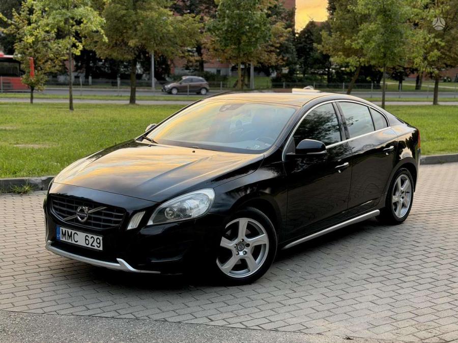 Black Volvo S60 2011 in Vilnius, with an engine capacity of 2.00 L and mileage of 296 thousand km for 5500 €, photo 3 on AUTOMOTO.COM.LV