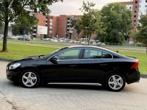 Black Volvo S60 2011 in Vilnius, with an engine capacity of 2.00 L and mileage of 296 thousand km for 5500 €, photo 4 on AUTOMOTO.COM.LV