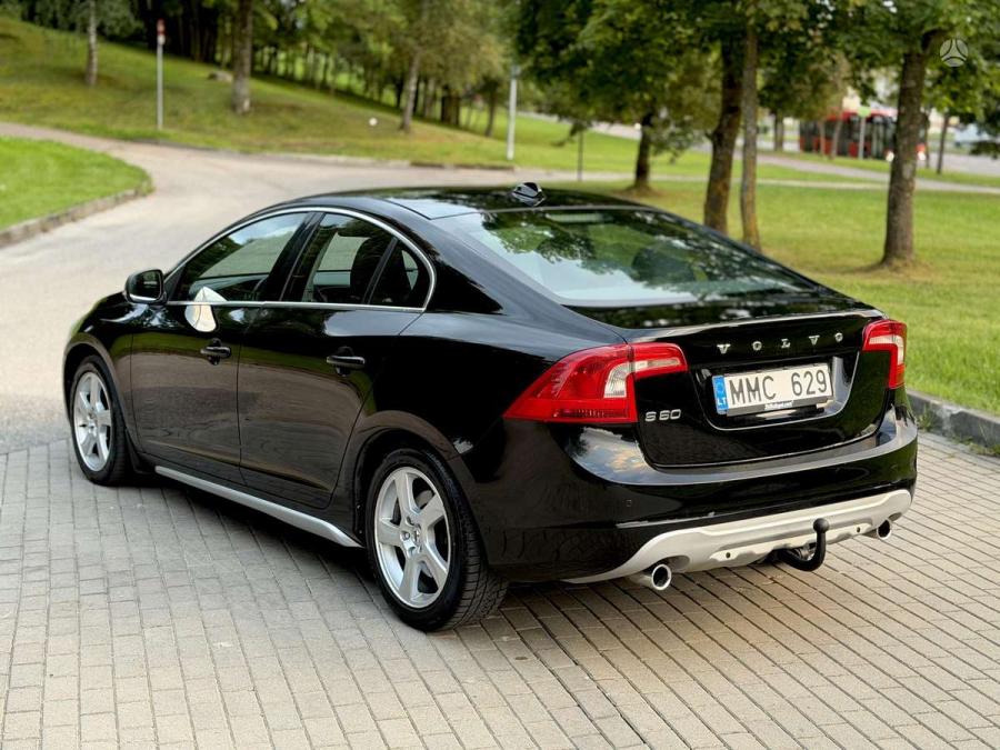 Black Volvo S60 2011 in Vilnius, with an engine capacity of 2.00 L and mileage of 296 thousand km for 5500 €, photo 5 on AUTOMOTO.COM.LV