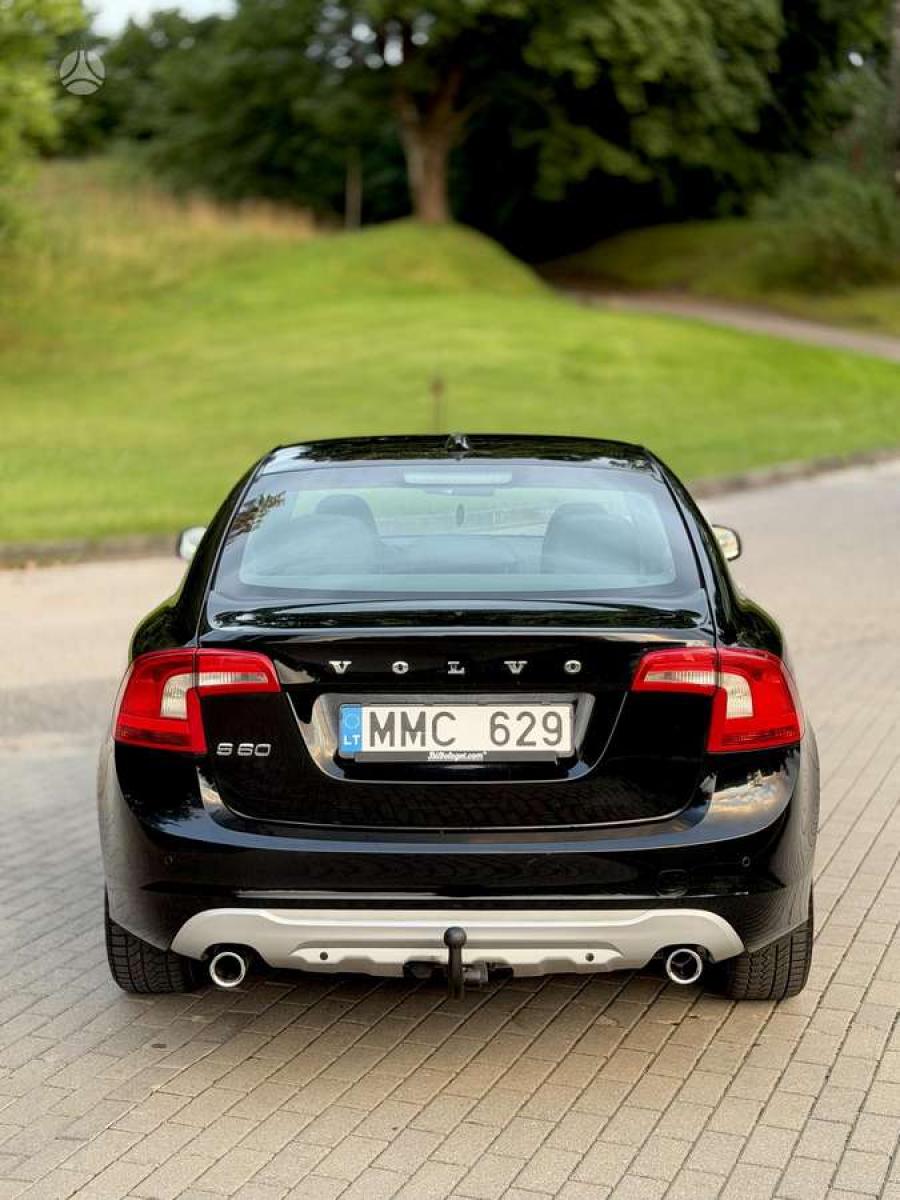 Black Volvo S60 2011 in Vilnius, with an engine capacity of 2.00 L and mileage of 296 thousand km for 5500 €, photo 6 on AUTOMOTO.COM.LV