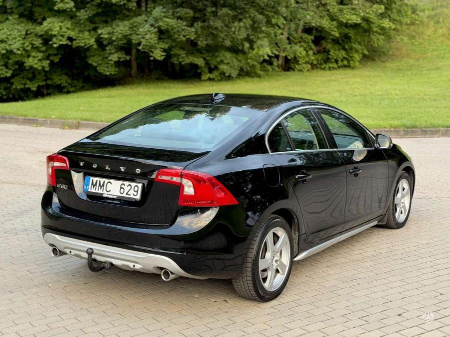 Black Volvo S60 2011 in Vilnius, with an engine capacity of 2.00 L and mileage of 296 thousand km for 5500 €, photo 7 on AUTOMOTO.COM.LV