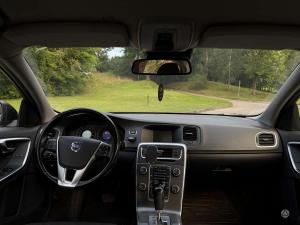 Black Volvo S60 2011 in Vilnius, with an engine capacity of 2.00 L and mileage of 296 thousand km for 5500 €, photo 13 on AUTOMOTO.COM.LV