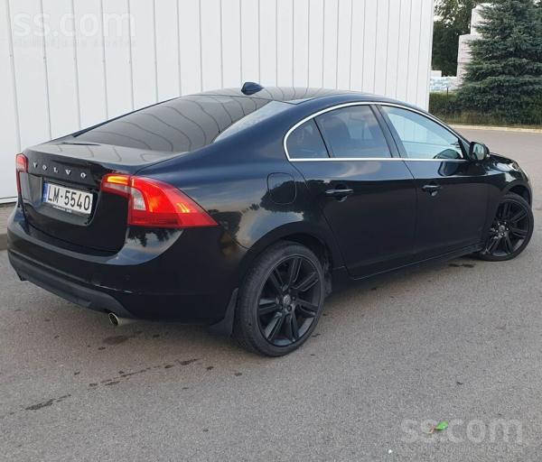 Melns Volvo S60 2011 Jelgava, ar dzinēja tilpumu 2.40 L un nobraukumu 416 tūkst. km par 3350 €, foto 4 vietnē AUTOMOTO.COM.LV