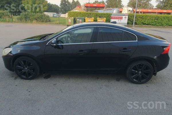 Melns Volvo S60 2011 Jelgava, ar dzinēja tilpumu 2.40 L un nobraukumu 416 tūkst. km par 3350 €, foto 5 vietnē AUTOMOTO.COM.LV