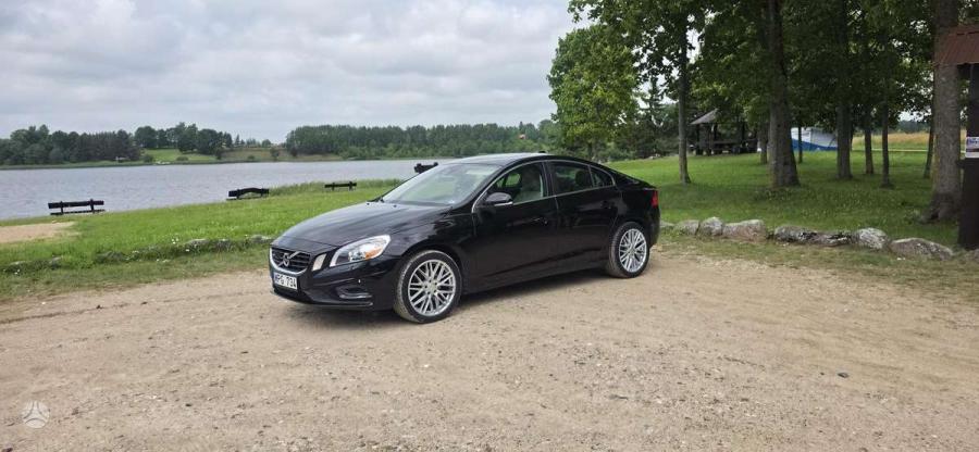 Melns Volvo S60 2011 Utena, ar dzinēja tilpumu 2.95 L un nobraukumu 370 tūkst. km par 7300 €, foto 1 vietnē AUTOMOTO.COM.LV