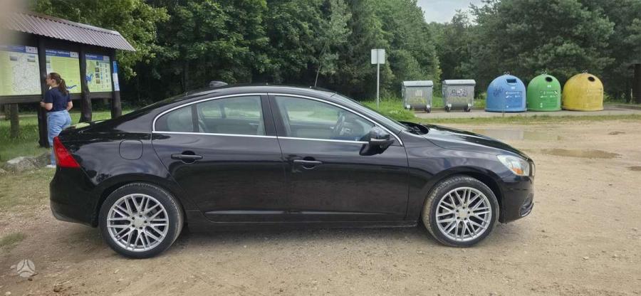 Melns Volvo S60 2011 Utena, ar dzinēja tilpumu 2.95 L un nobraukumu 370 tūkst. km par 7300 €, foto 4 vietnē AUTOMOTO.COM.LV