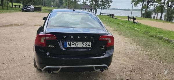 Melns Volvo S60 2011 Utena, ar dzinēja tilpumu 2.95 L un nobraukumu 370 tūkst. km par 7300 €, foto 8 vietnē AUTOMOTO.COM.LV