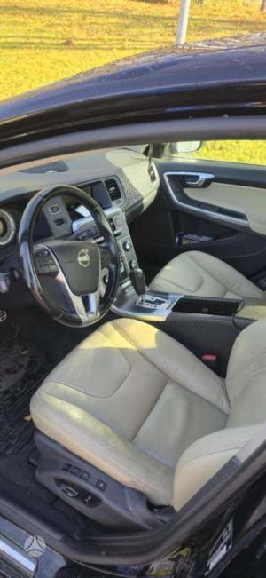 Melns Volvo S60 2011 Utena, ar dzinēja tilpumu 2.95 L un nobraukumu 370 tūkst. km par 7300 €, foto 11 vietnē AUTOMOTO.COM.LV